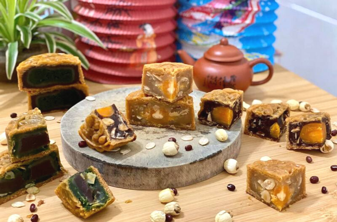 Traditional Baked Mooncake Recipe with Easy & Step-by-step Homemade ...