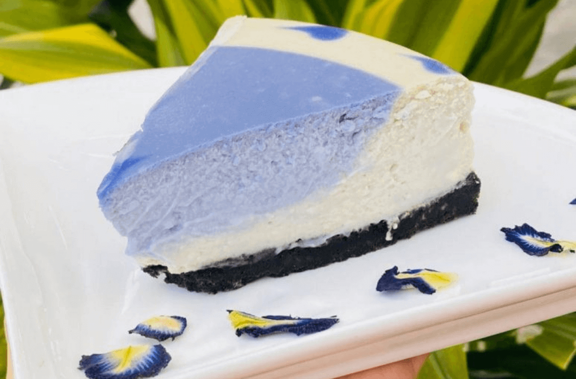 Who doesn't love a cheesecake? This one is going to dazzle everyone