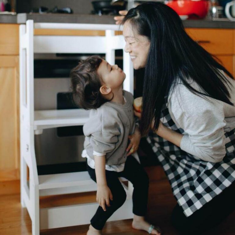 What Is Middle Child Syndrome and 7 Tips To Prevent It