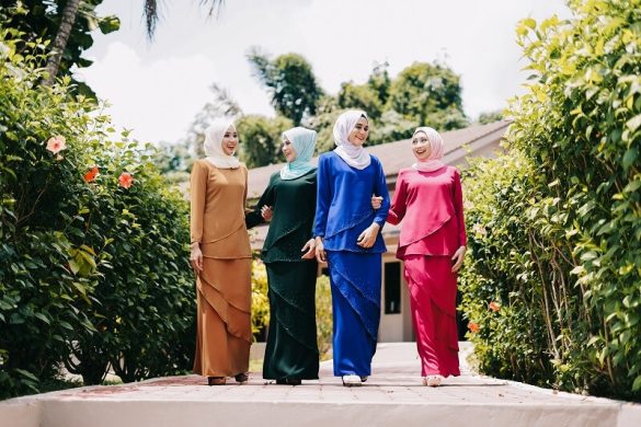 How to Choose the Perfect Outfit for Raya - March 2026 | Motherhood ...