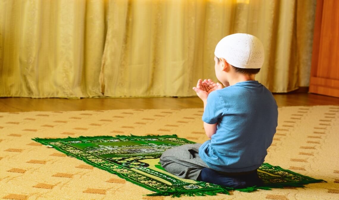 Anak Malas Solat? Ibu Kongsi Tips Bagaimana Nak Bagi Anak Rajin Solat