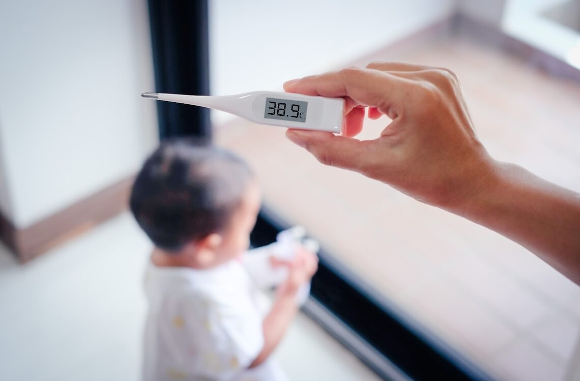 Bayi Kena Sawan Demam? Jangan Panik Dulu. Ikuti Tips Pakar Ini