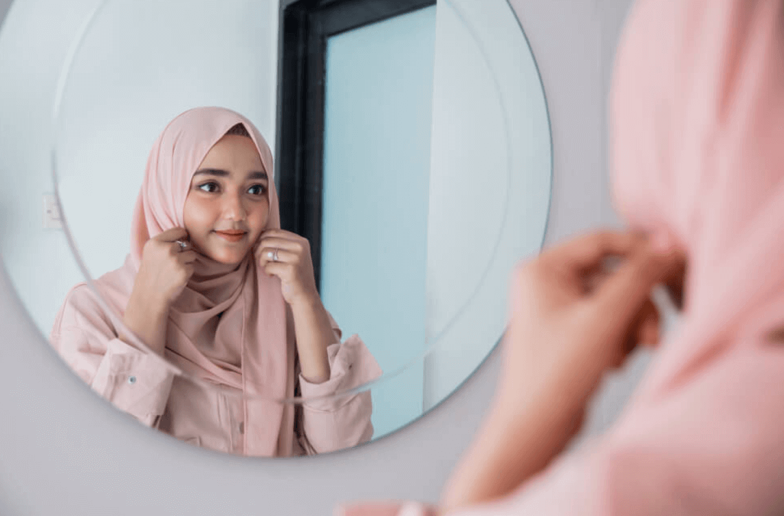 Doa Ketika Melihat Cermin Untuk Menambahkan Seri Pada Diri (2025)